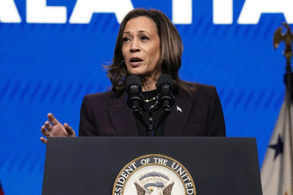 Kamala Harris' Height in Feet and Meters: How Tall is Kamala Harris ...