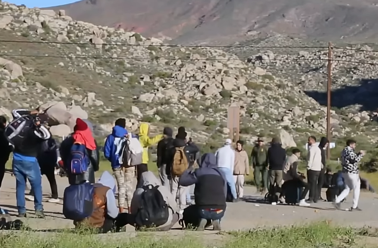 Border Bill Breakdown: Debunking the Myth that Biden and Harris Did ...